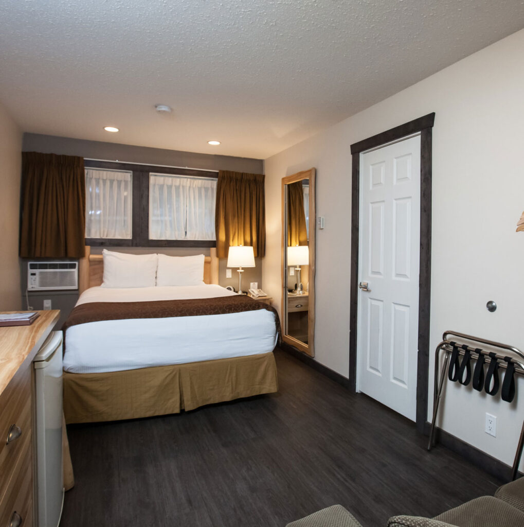 Couples Two Bedroom - Swiss Chalet Motel